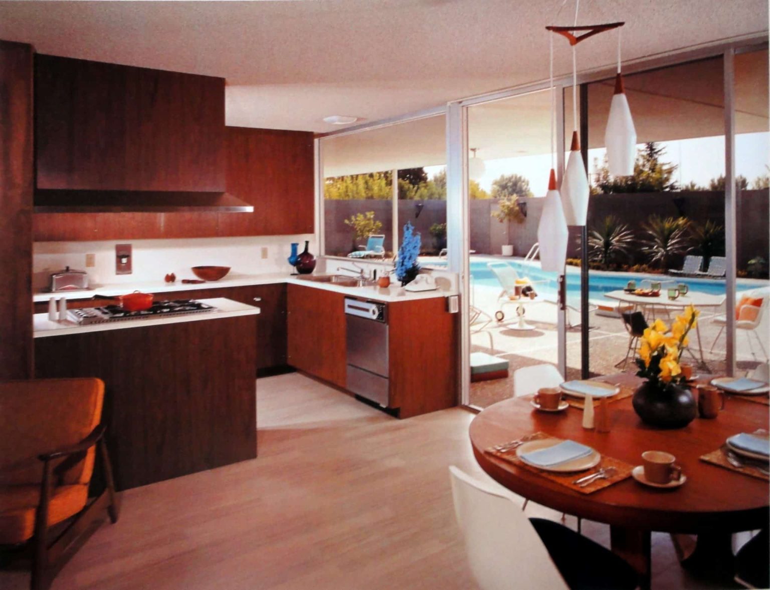 6 Mid-Century Modern Kitchens We Like