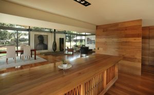 Lauriston House’s Curvy Roof Perfectly Captures its Surroundings - Mid ...