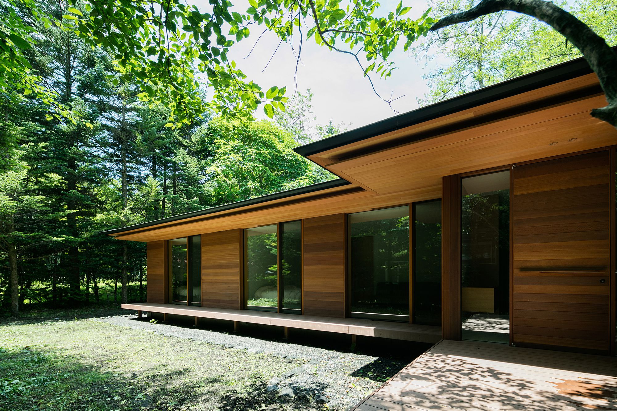 Japanese and Modernist Architecture Come Together - Mid Century Home