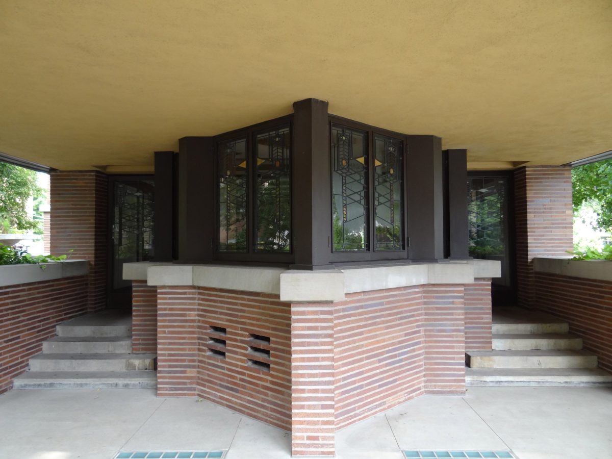 Frank Lloyd Wright's Robie House - "Prairie Style" - Mid Century Home
