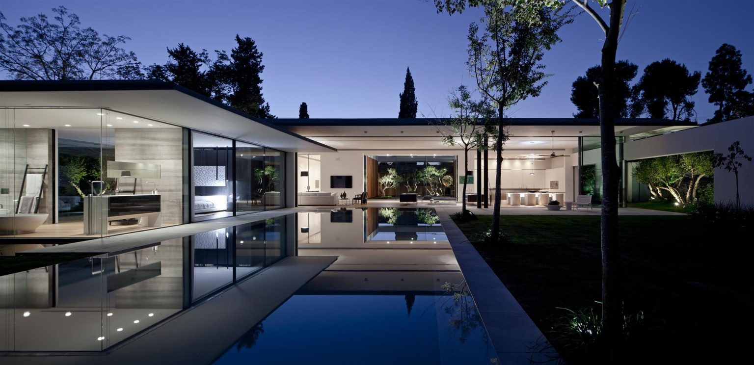 In This Modernist House Water Creates A Dazzling Effect - Mid Century Home