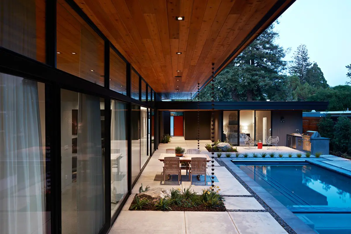 A Modern Glass House With a Mid-Century Inspiration - Mid Century Home