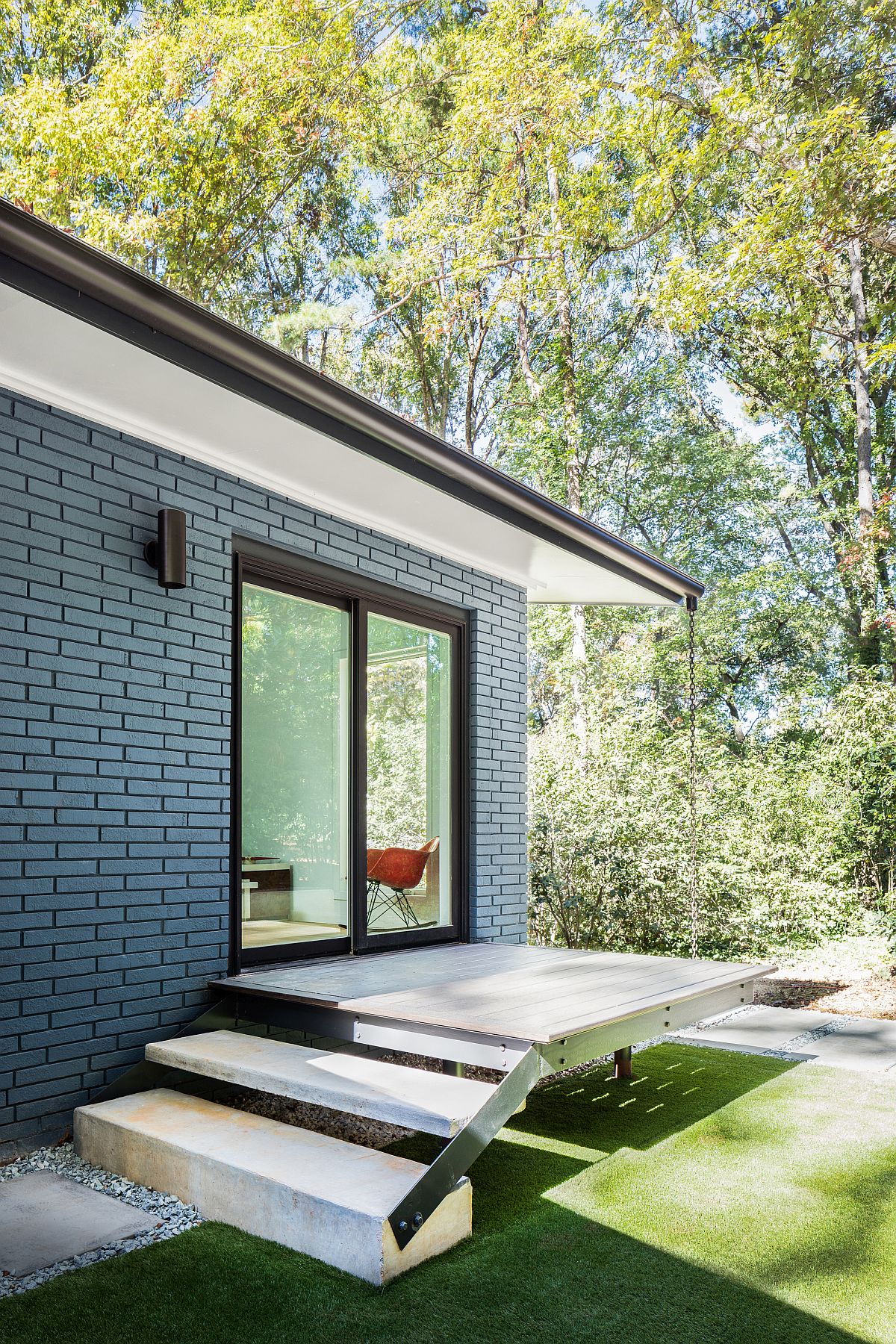 This Renovated Mid-Century House Features a Stunning Exterior - Mid ...