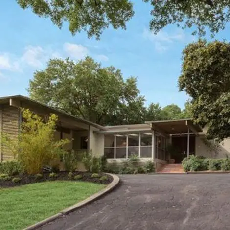 Philip Johnson's Booth House: A Modest Precursor to the Glass House ...