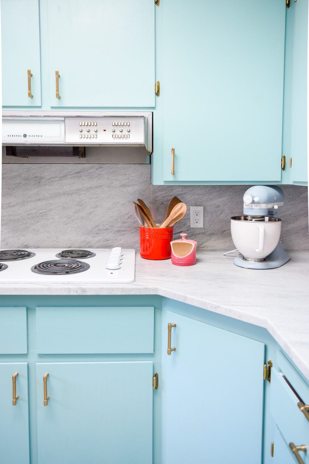 A Retro Revamp: Ariel Adds Glamour to Her Midcentury Kitchen - Mid ...