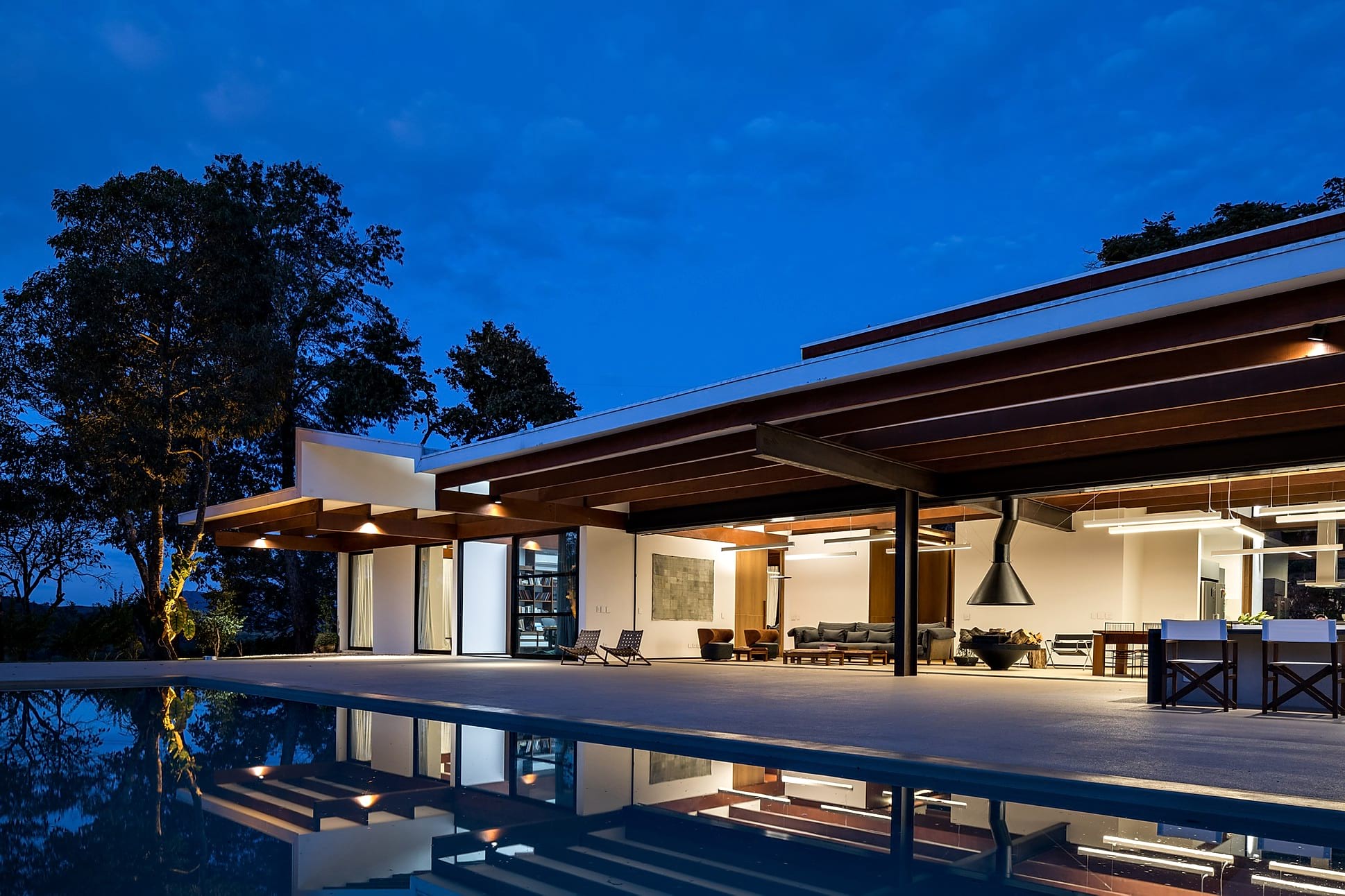 Casa Gaya Explores Intricate Detail in a Discrete Modern Home Design ...