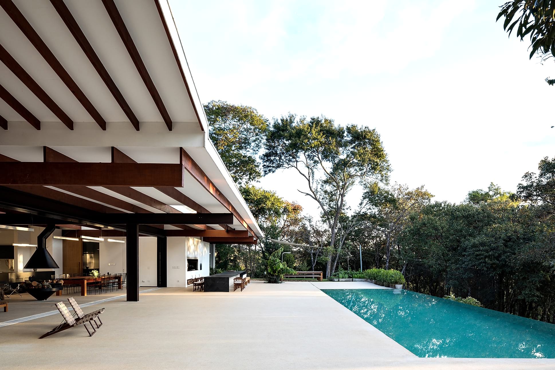 Casa Gaya Explores Intricate Detail in a Discrete Modern Home Design ...