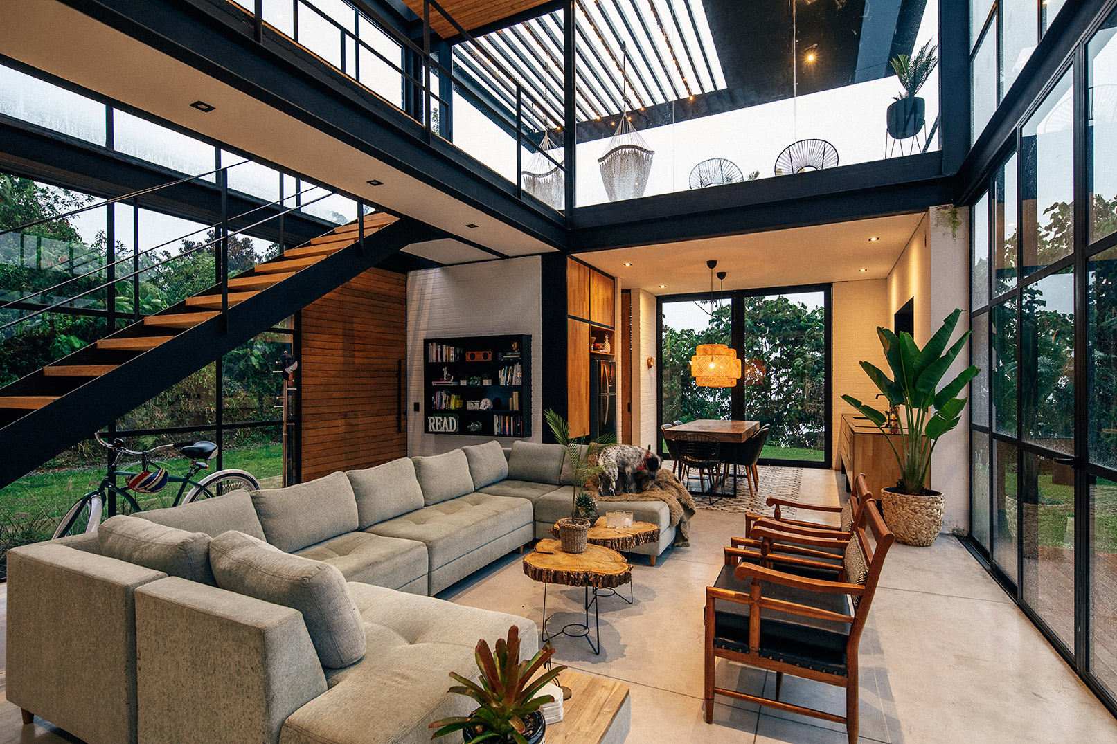 Modernist Inspired Home Dissolves the Limits Between Inside and Out ...