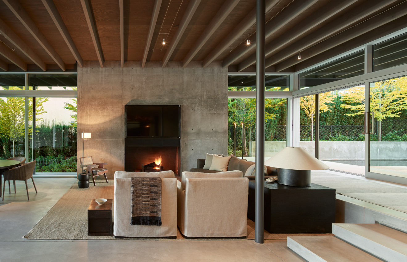 Mid-Century Lake House Design Embraces Landscape and Natural Materials ...
