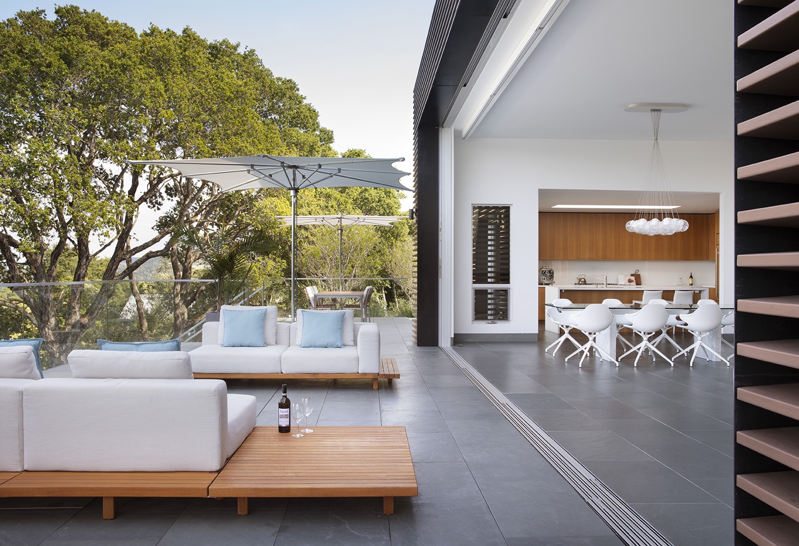 This Modernist-Inspired Californian Home Blends Seamlessly With Its ...