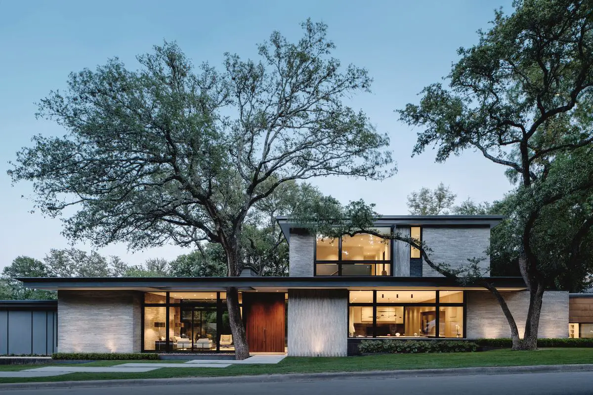 Modern Residence Brings in its Surrounding Scenery - Mid Century Home