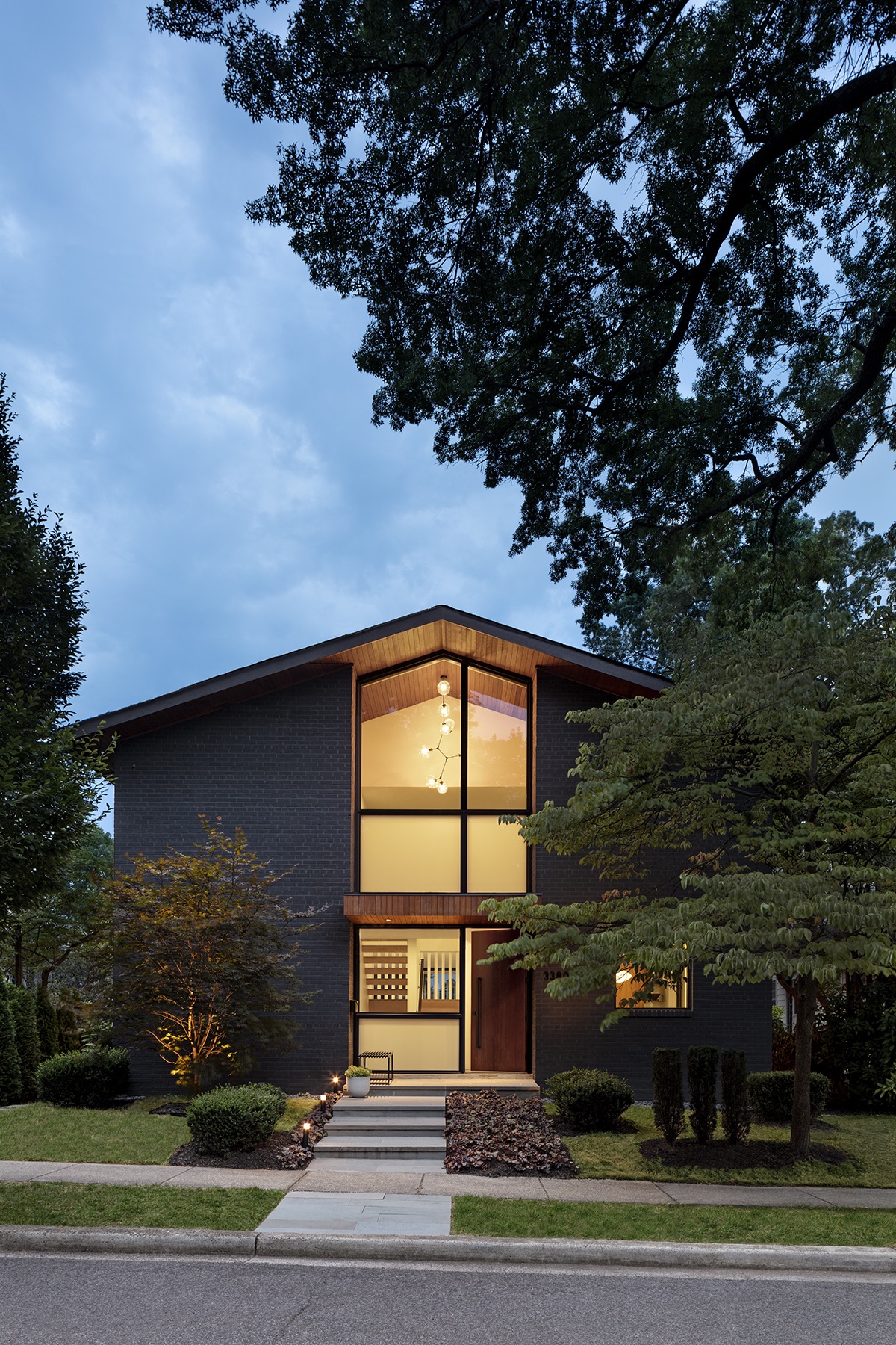 1962 House Gets the Modern Treatment - Mid Century Home