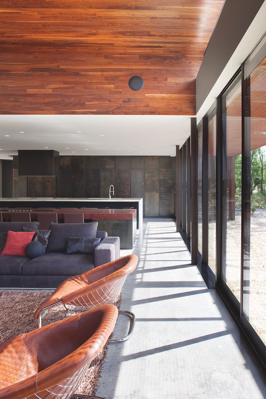 A Missouri Midcentury Modern House Makes Metal Shine - Mid Century Home