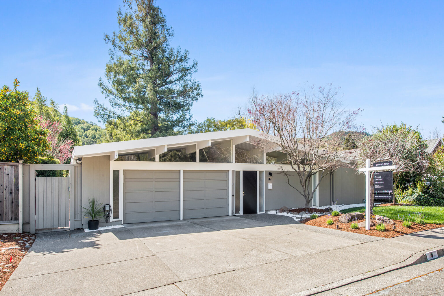 This Iconic Eichler Will Invite You to its Inside and Outside Spaces ...