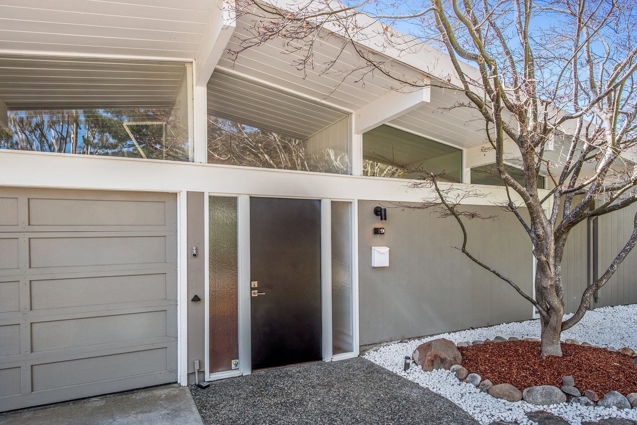 This Iconic Eichler Will Invite You to its Inside and Outside Spaces ...