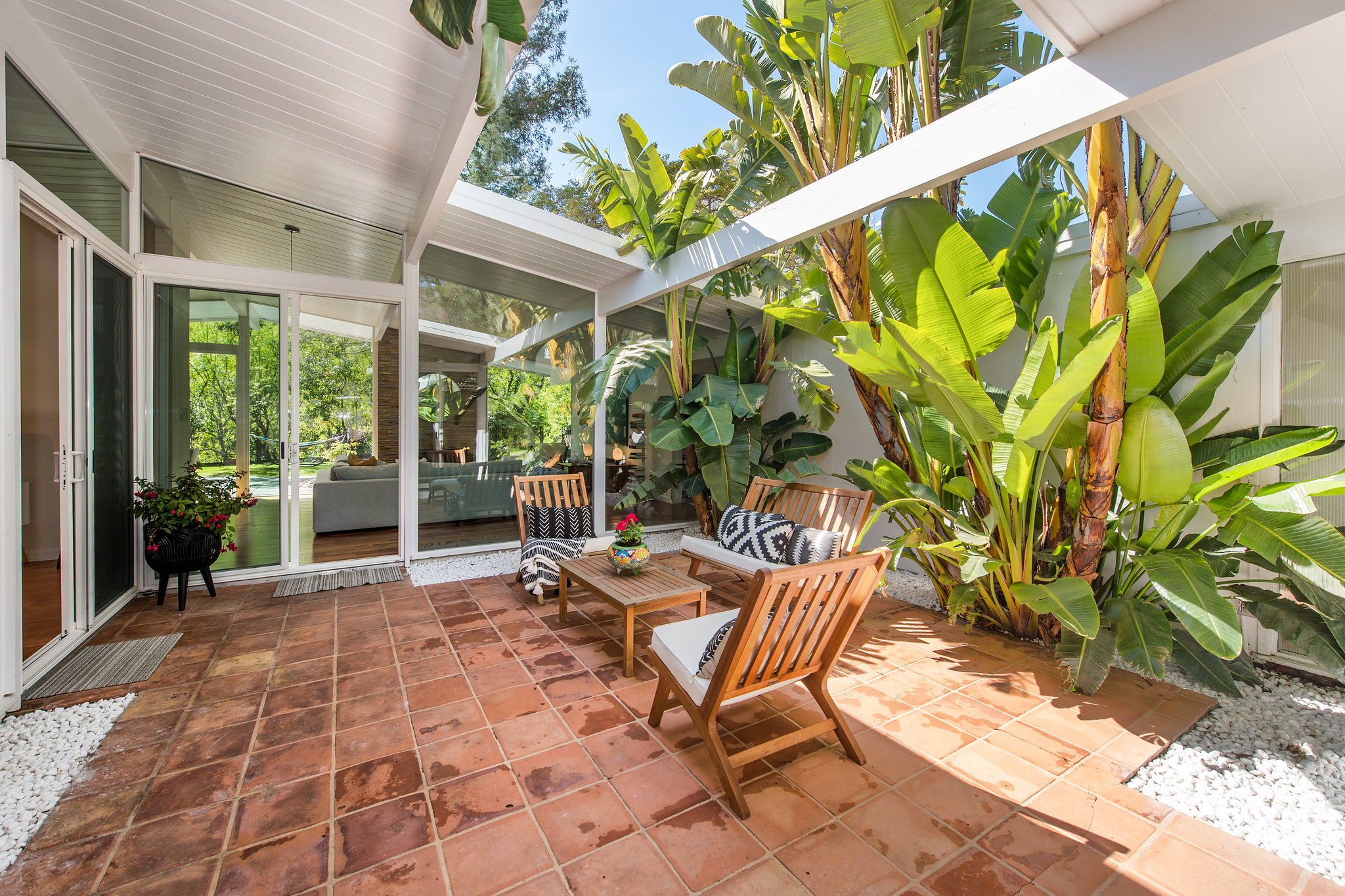 This Iconic Eichler Will Invite You to its Inside and Outside Spaces ...
