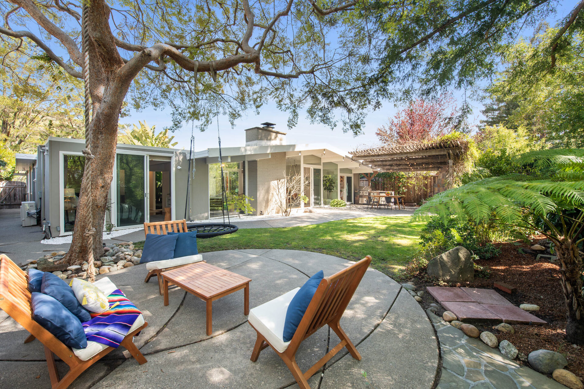 This Iconic Eichler Will Invite You to its Inside and Outside Spaces ...