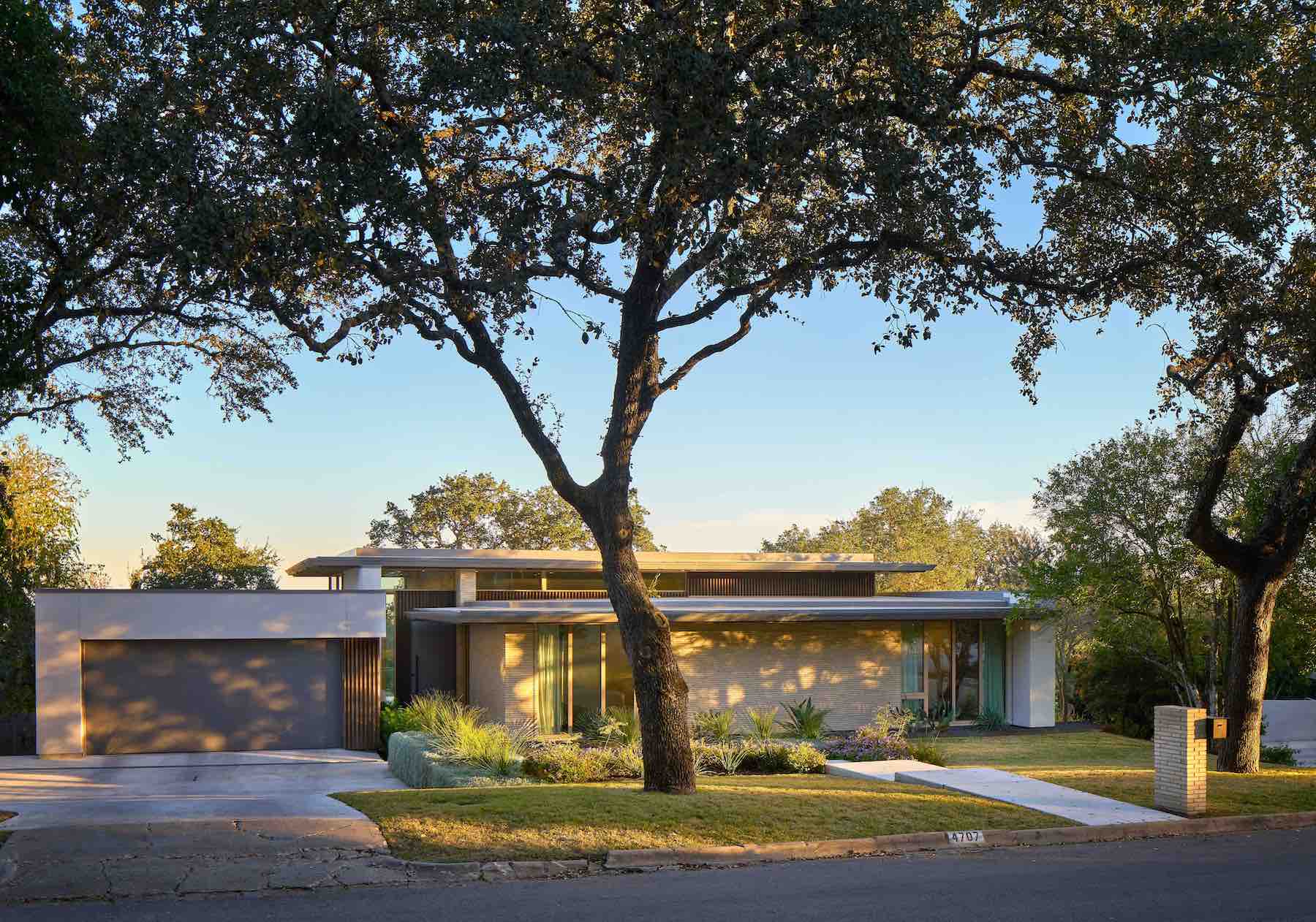 A Modern Home with a Decidedly Midcentury Vibe - Mid Century Home