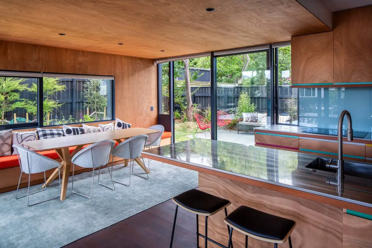 A Modern House Designed to Enjoy Sunlight All Day - Mid Century Home