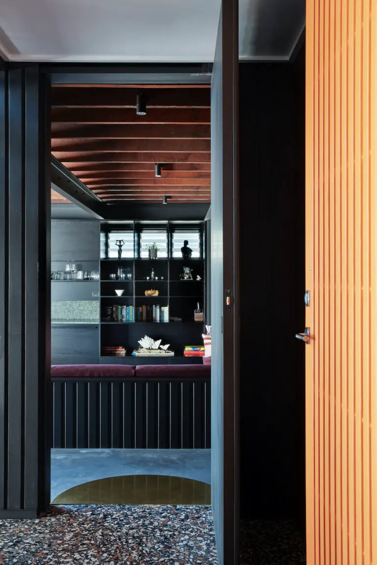 This Mid-Century Renovation Preserves Its Iconic Floating Box Design ...