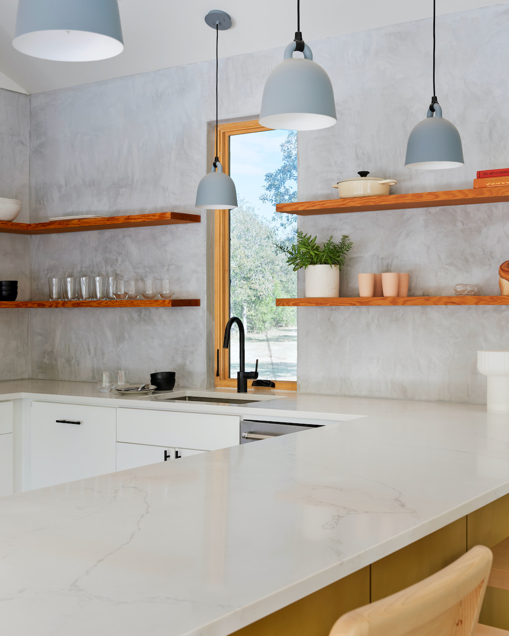 This Holiday Home Seamlessly Connects Indoors and the Lush Prairie ...