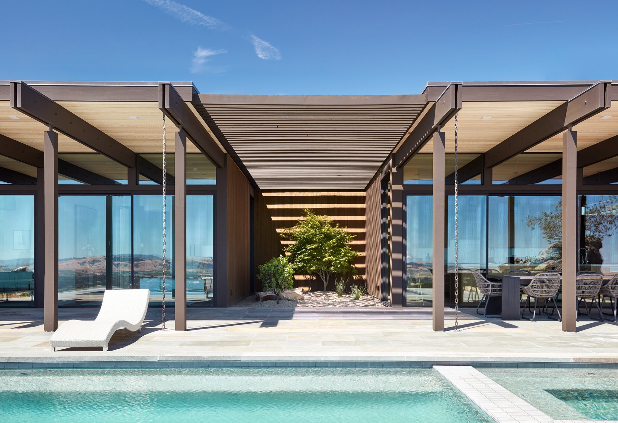 A Modernist-Inspired Flat Roof Home with Stunning Views – Mid Century Home