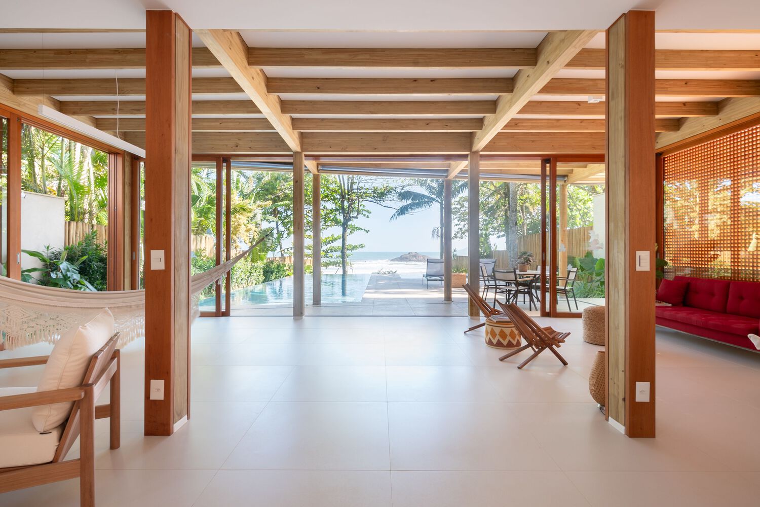 Modern Brazilian beach house - living room - Mid Century Home