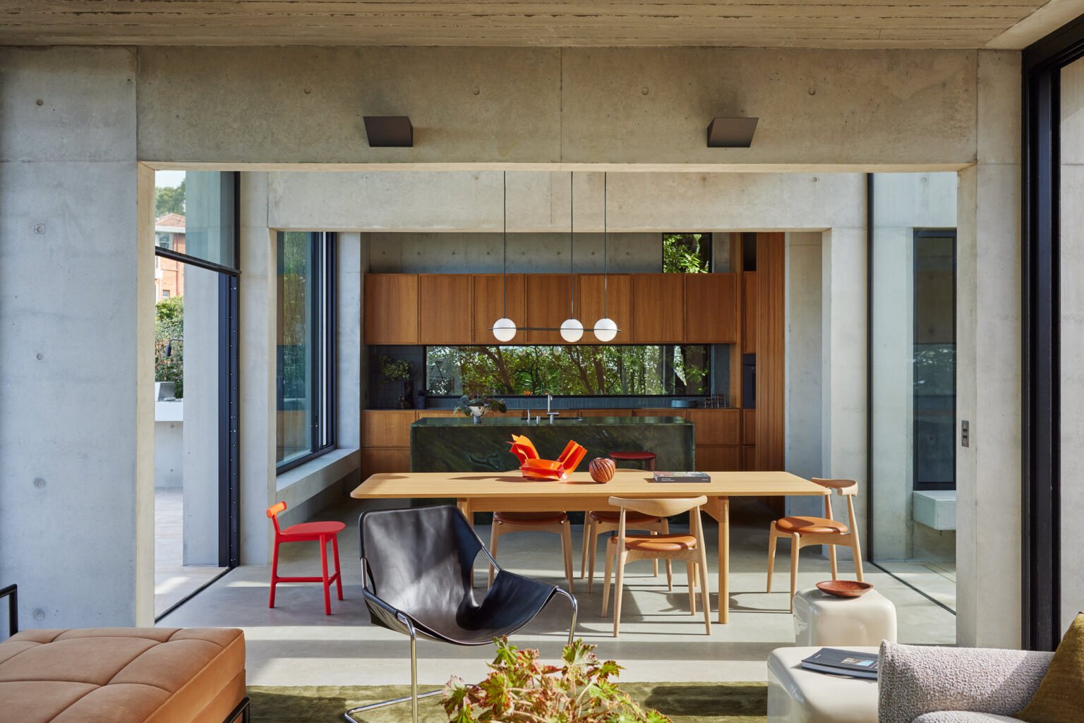 A Timber and Concrete Home Enjoys Panoramic Views of Sydney - Mid ...