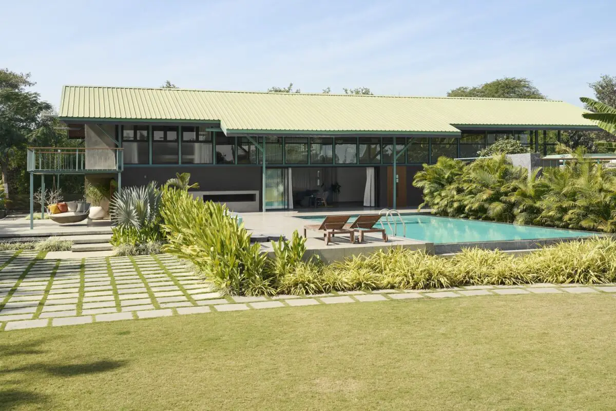 An Open-Plan House Unites Indoors and Outdoors - Mid Century Home