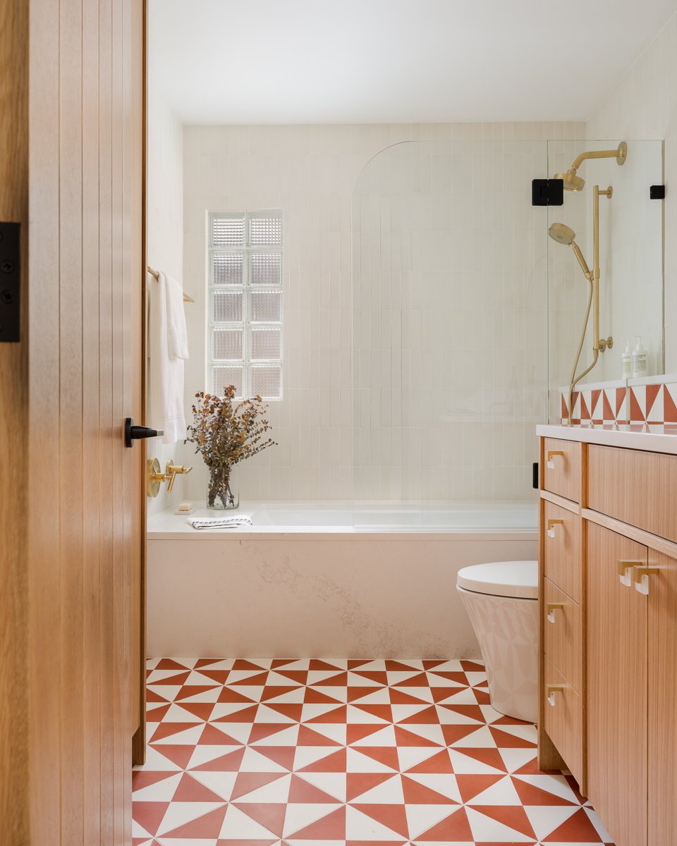 A Perfect Blend of Mid-Century and Contemporary Design - Mid Century Home