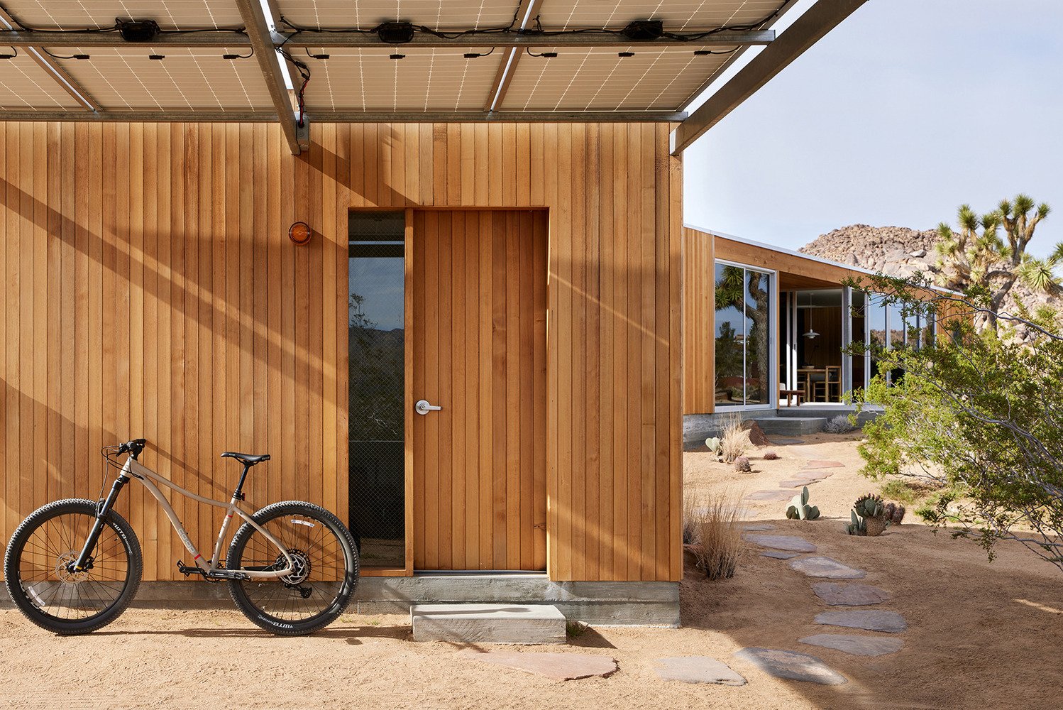 Modernist Escape – Embracing the Mojave Desert from Within - Mid ...