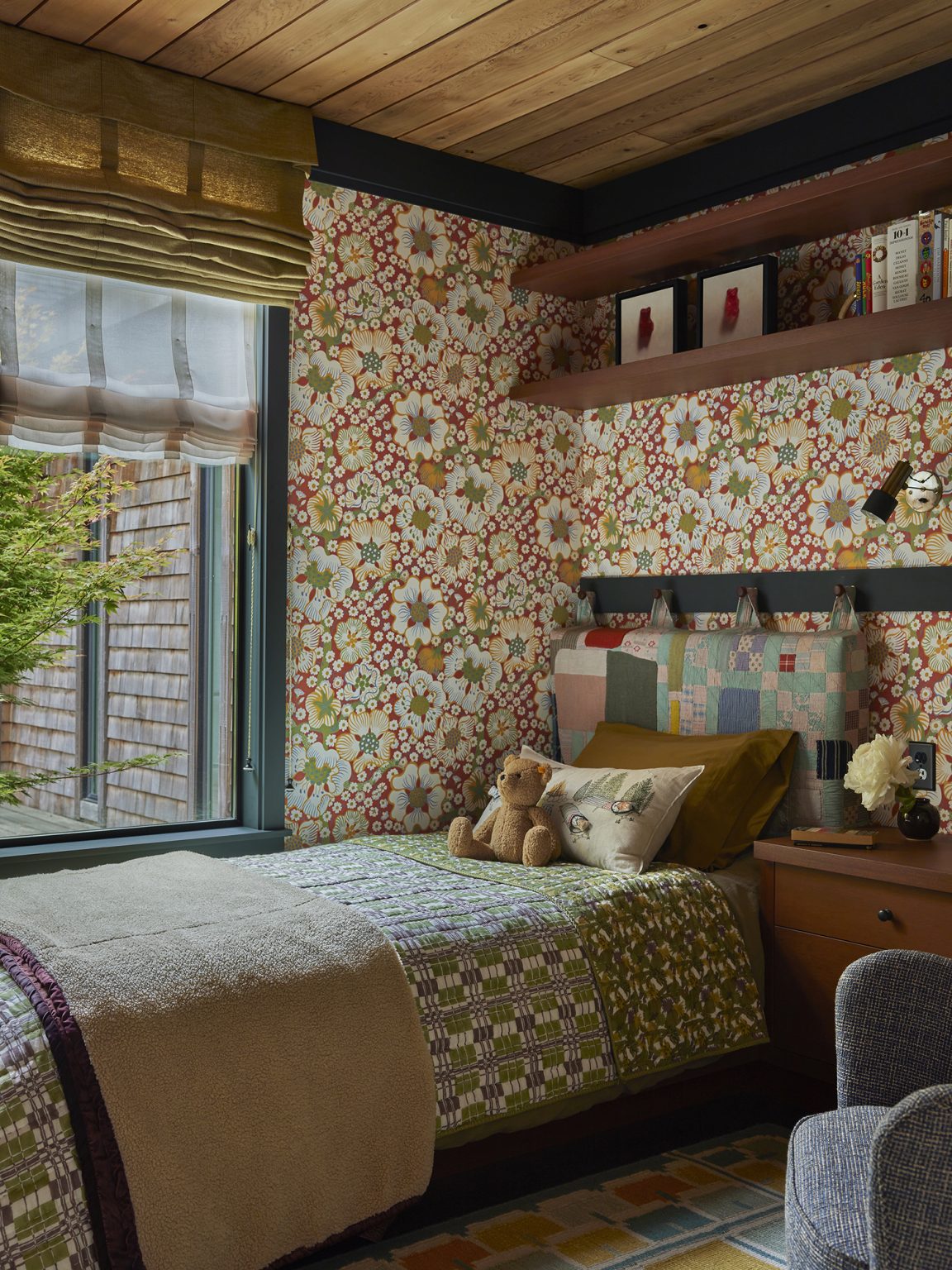 This Home Is The Definition Of Cozy Living - Mid Century Home