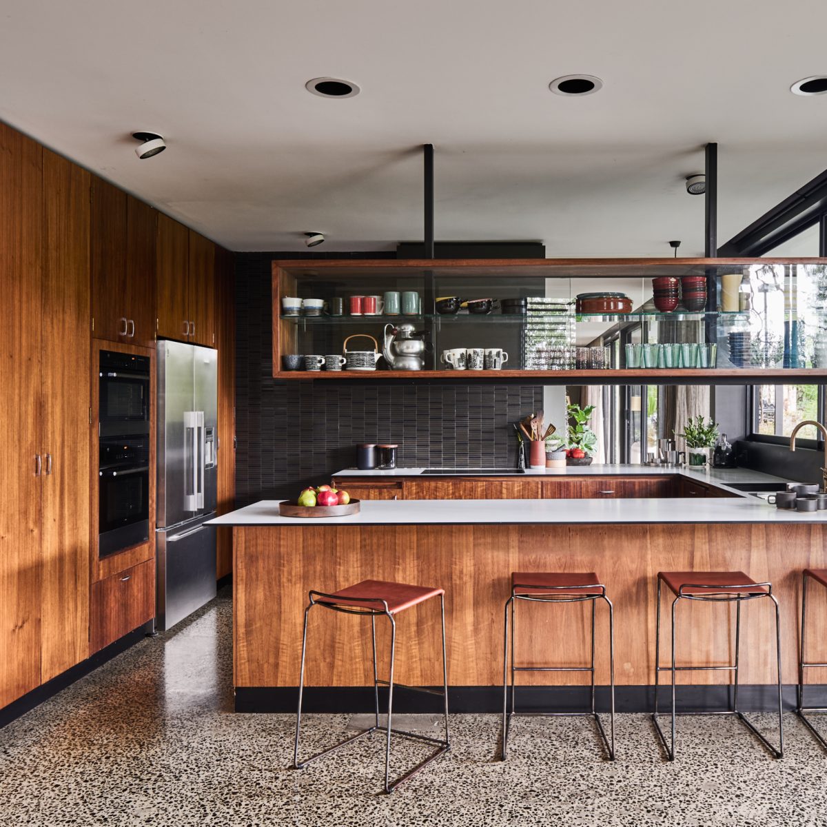 The Oscar Niemeyer Das Canoas House Is a Perfect Example of Organic ...