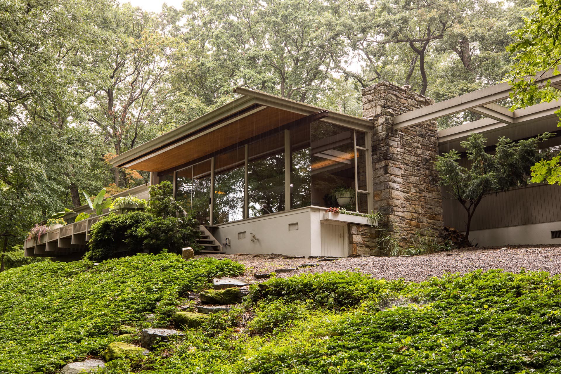 A Classic Neutra House Update Restores Its Original Vibe - Mid Century Home